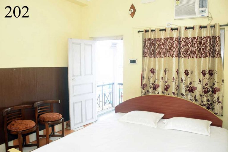 Deluxe Room For Family - Suhasini Guest House Taki